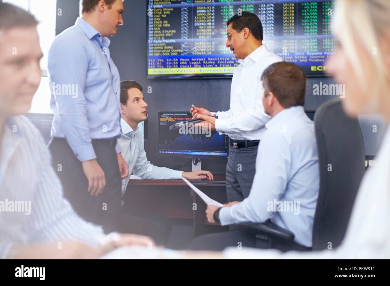 Man woman tv discussion hi-res stock photography and images - Alamy