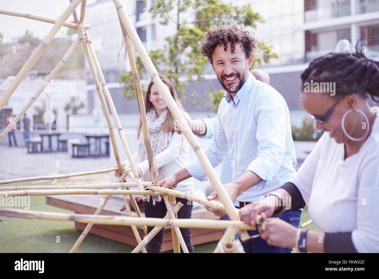 Team building hi-res stock photography and images - Alamy