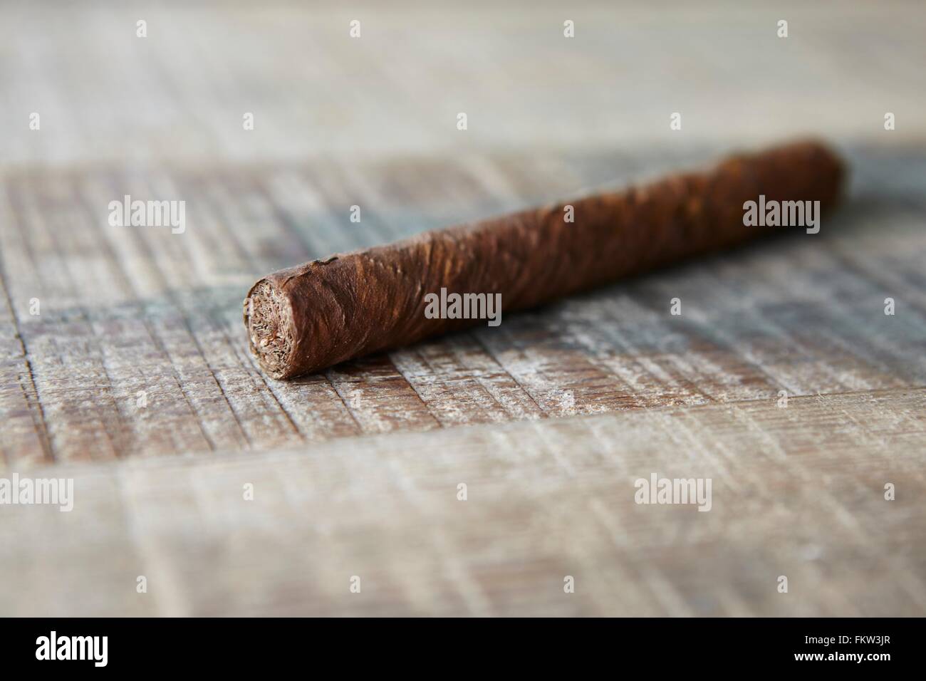 Cuban cigar on table, Cuba Stock Photo - Alamy