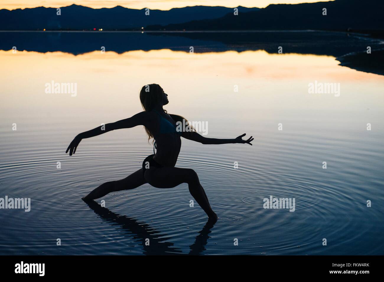 Open arms silhouette hi-res stock photography and images - Alamy
