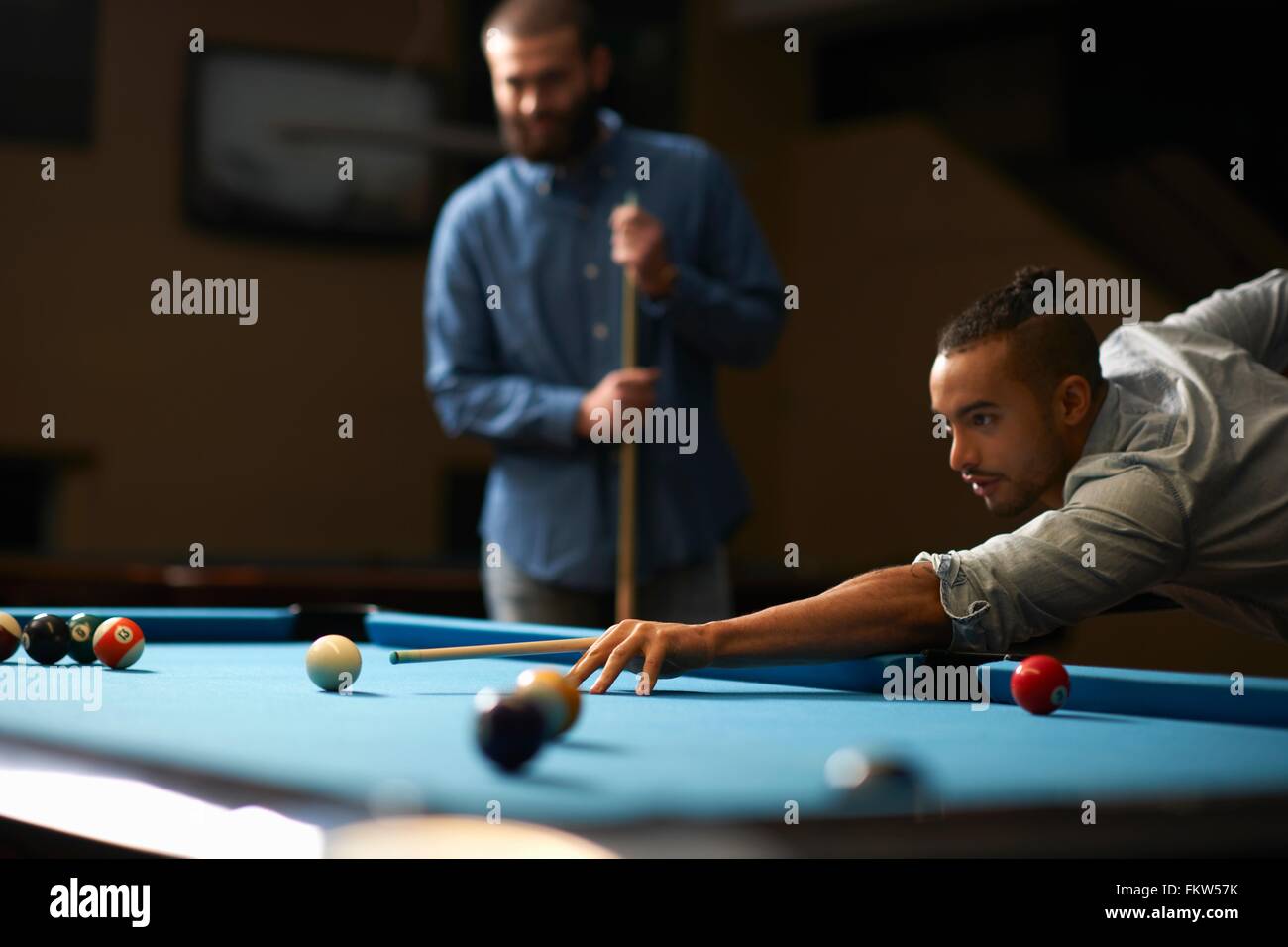 Playing pool hi-res stock photography and images - Alamy