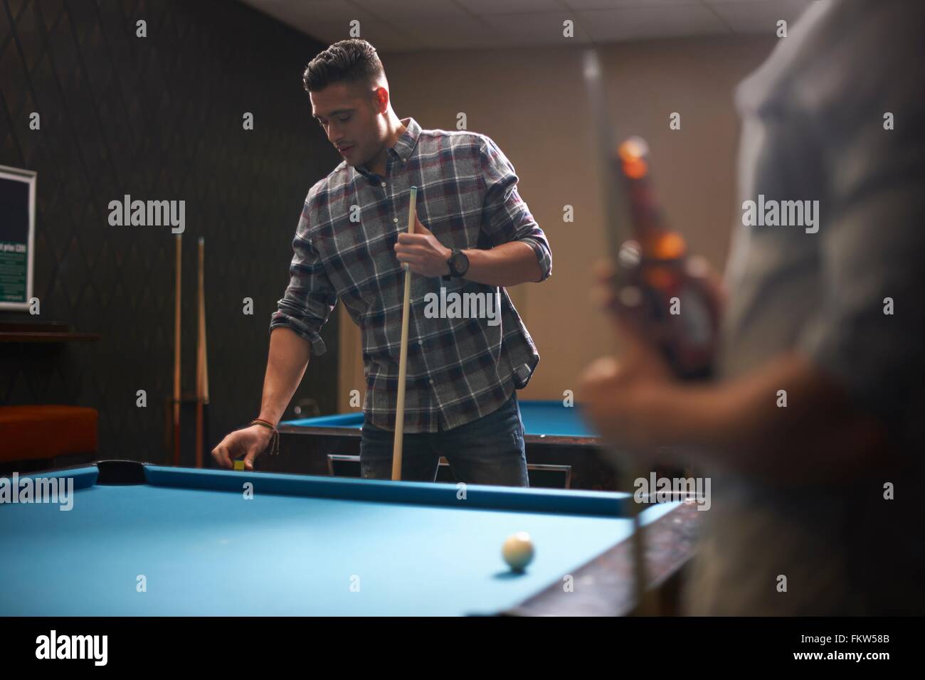 How to play pool hi-res stock photography and images - Alamy