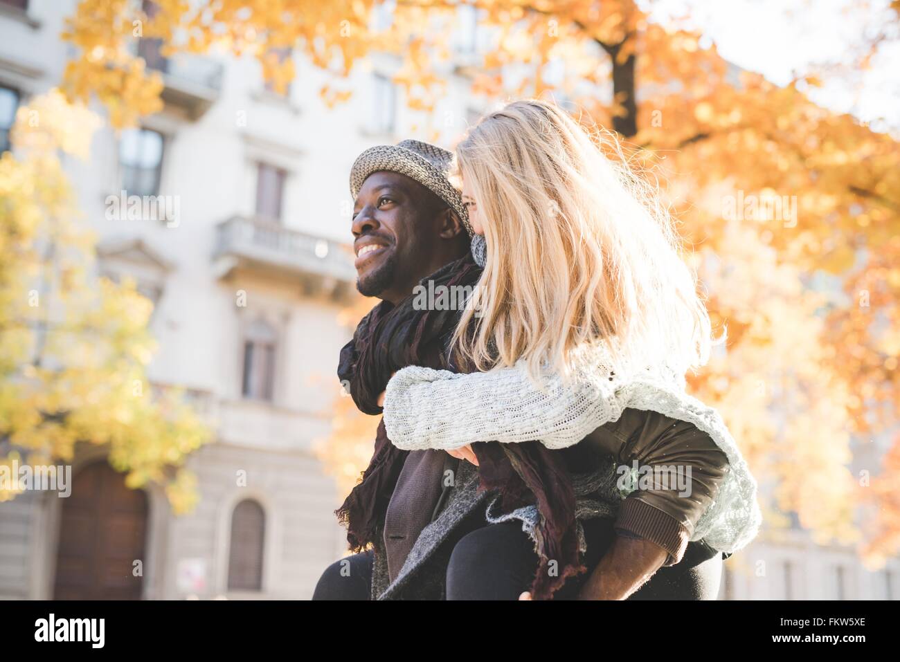 Man giving woman piggyback ride hi-res stock photography and images - Alamy