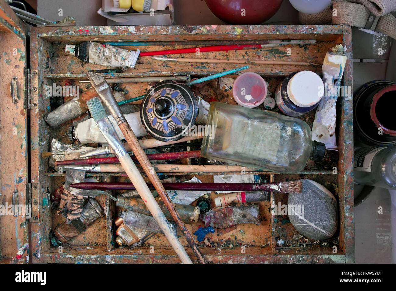 Artist box hi-res stock photography and images - Alamy