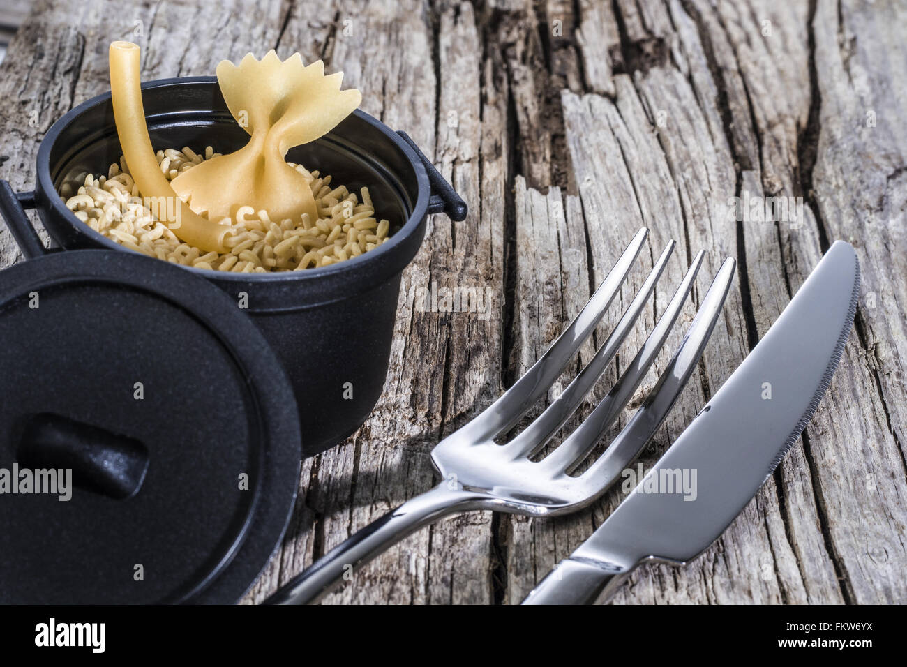 pasta and cooking pot Stock Photo - Alamy