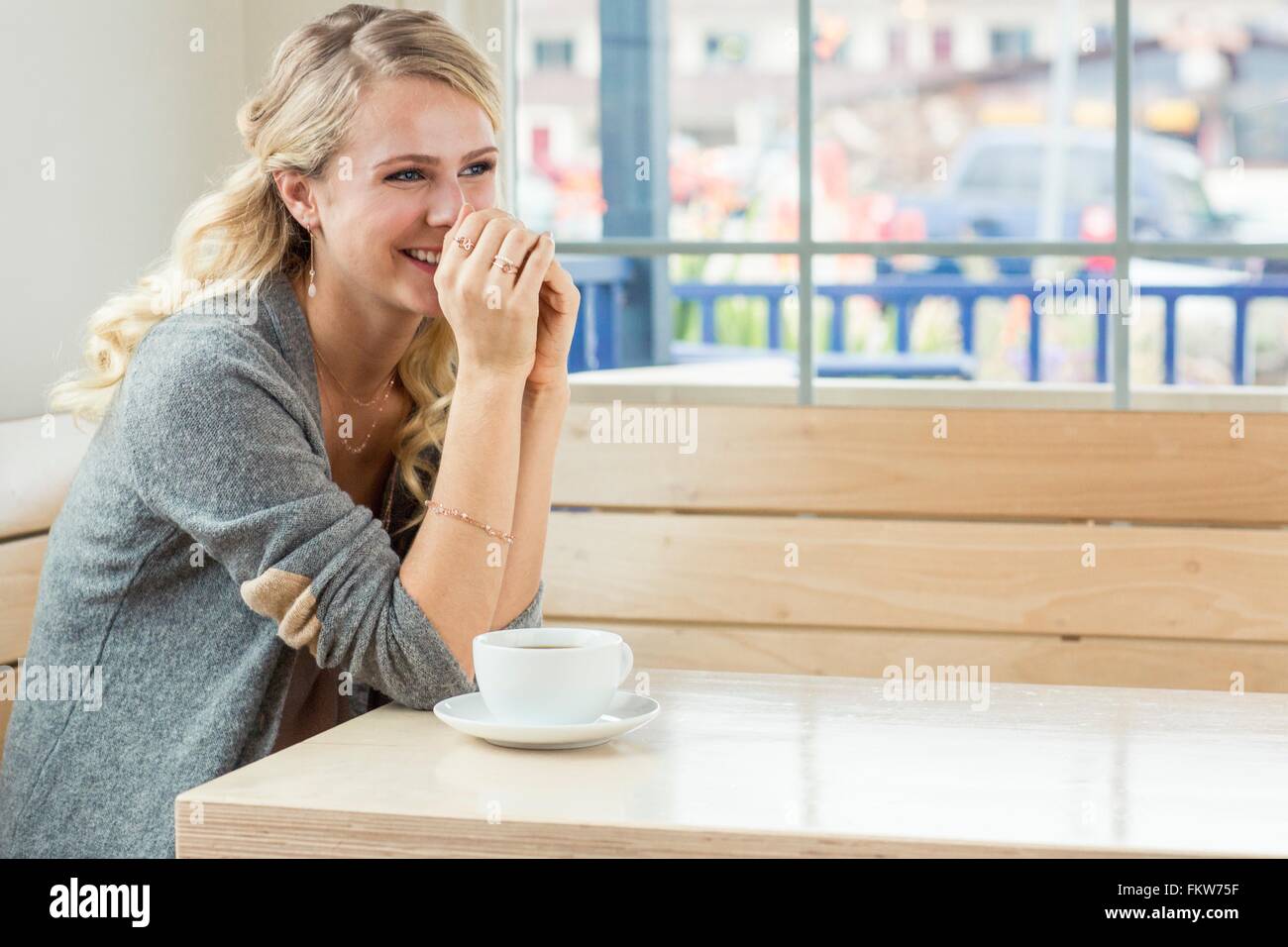 Elbows table hi-res stock photography and images - Alamy