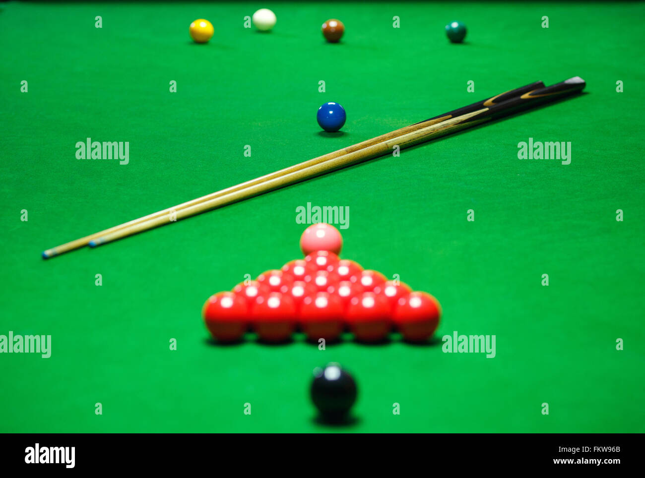 snooker balls set on a green table Stock Photo - Alamy