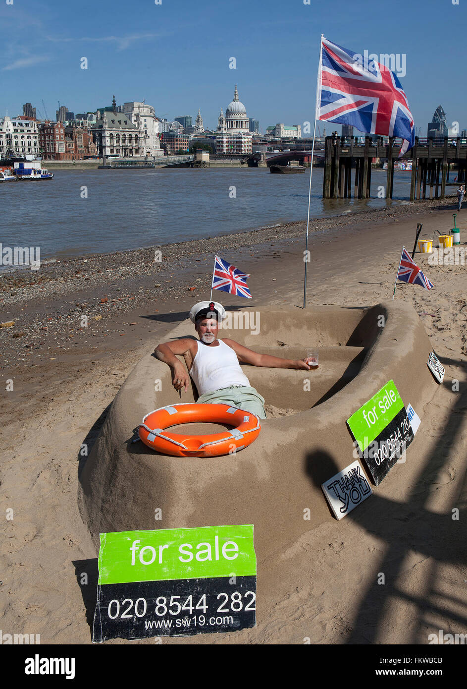 Boat made out of sand hi-res stock photography and images - Alamy