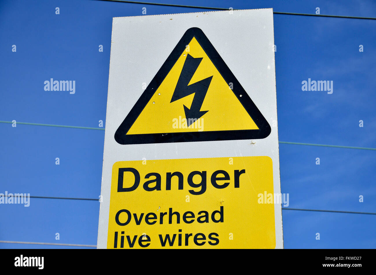 Overhead wires hi-res stock photography and images - Alamy