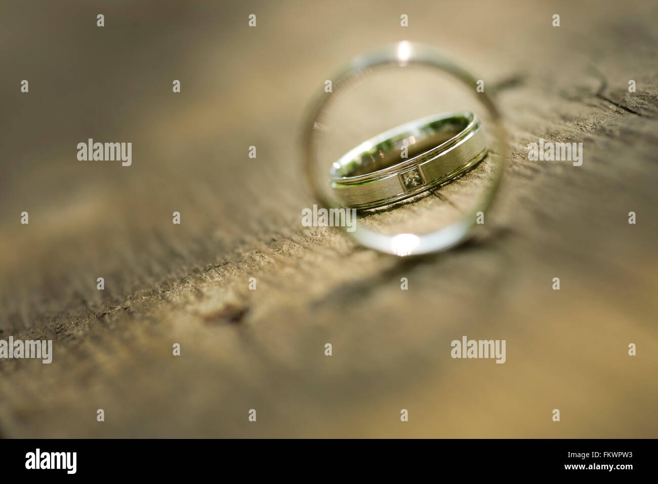 Gold wedding rings hi-res stock photography and images - Alamy