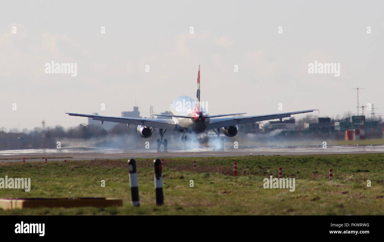 British airways touchdown at London Heathrow Airport Stock Photo - Alamy