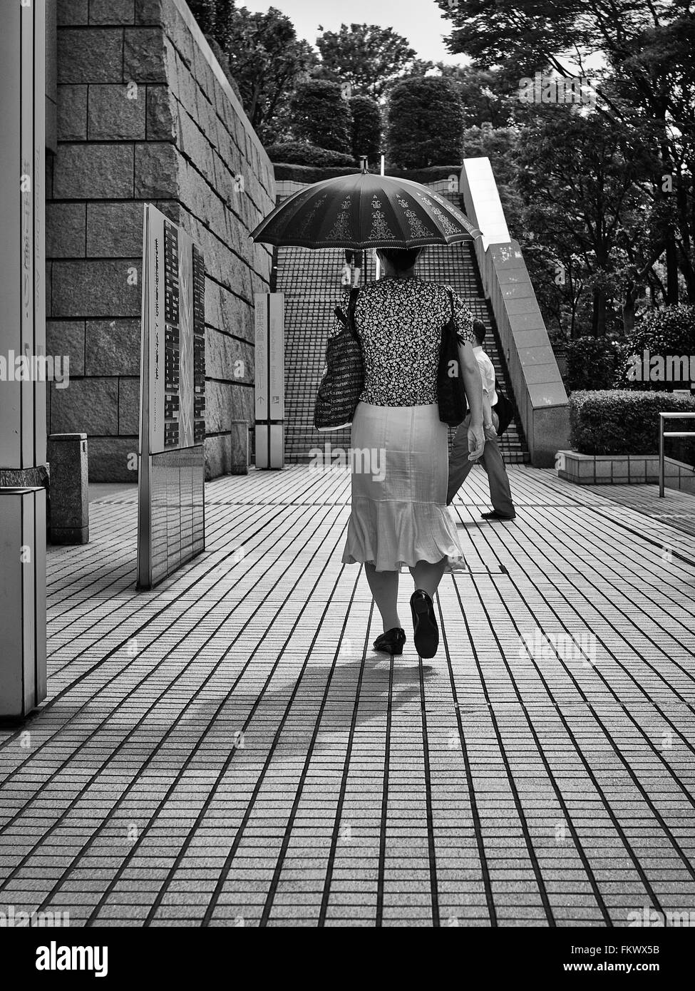 Japanese woman with umbrella hi-res stock photography and images - Alamy