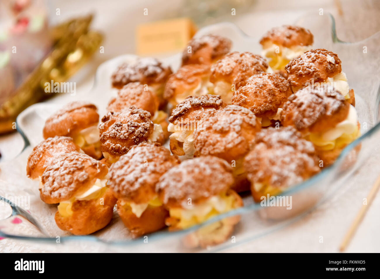 Vanilla eclairs hi-res stock photography and images - Alamy