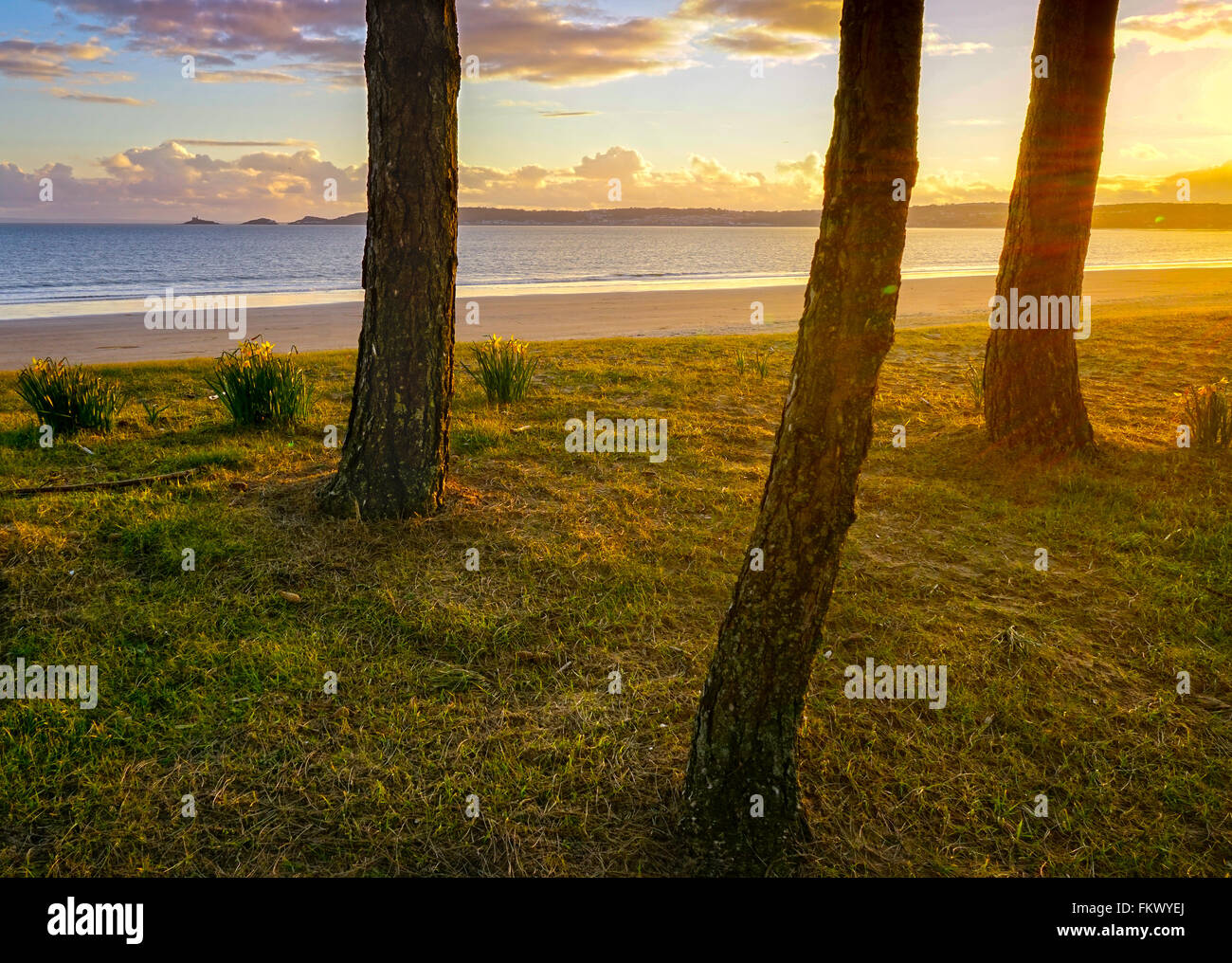 Mumbles beach hi-res stock photography and images - Alamy