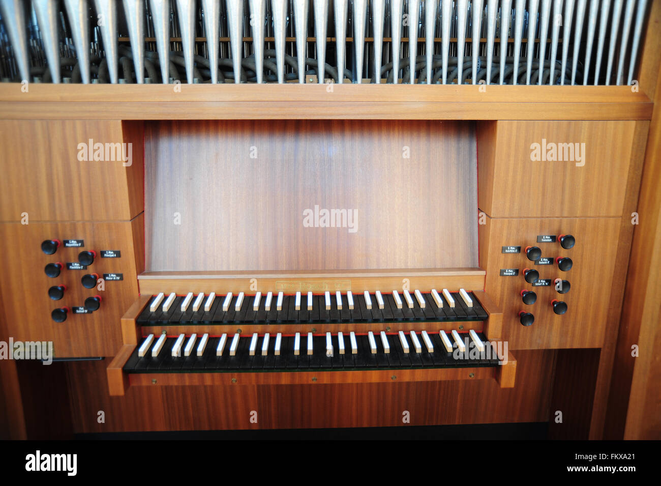 Retro organ hi-res stock photography and images - Alamy