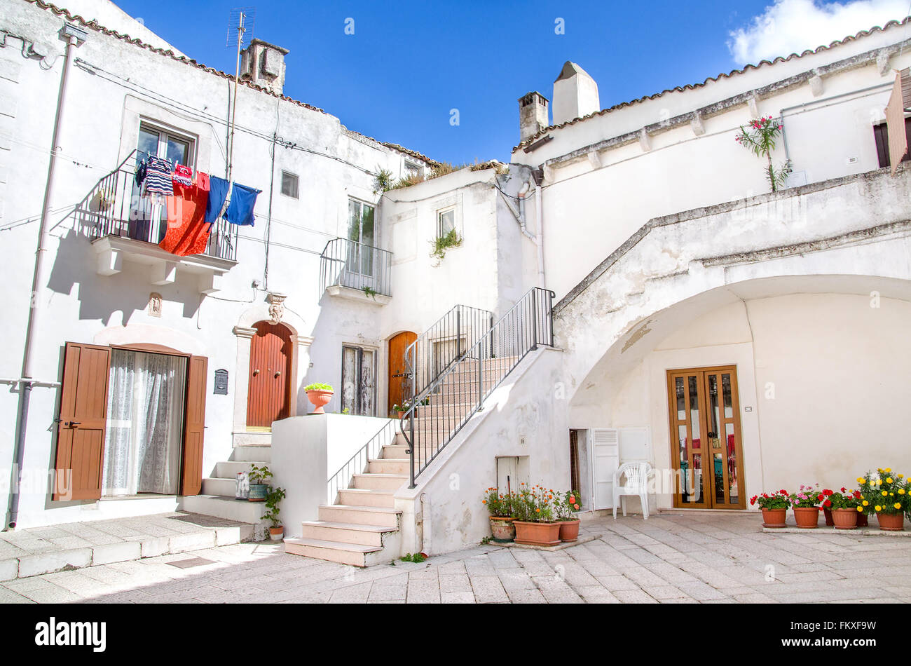 White houses hi-res stock photography and images - Alamy