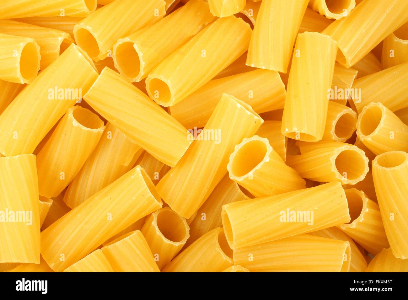 Full background of dry uncooked rigatoni pasta Stock Photo - Alamy