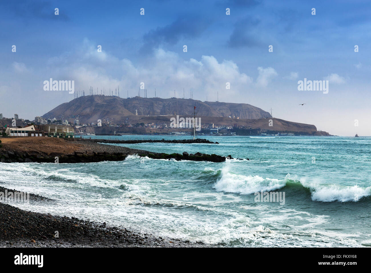 pebble beach ocean, Lima, Peru Stock Photo - Alamy