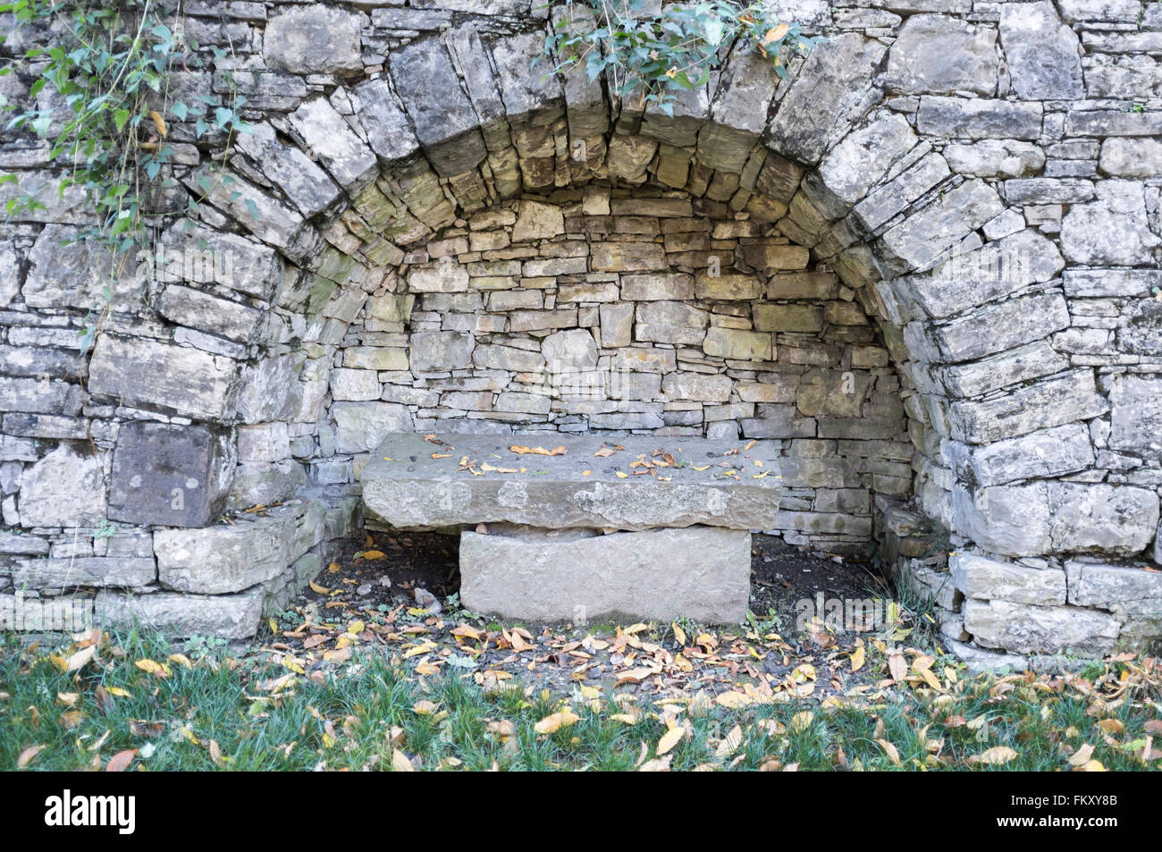 Garden arch bench hi-res stock photography and images - Alamy