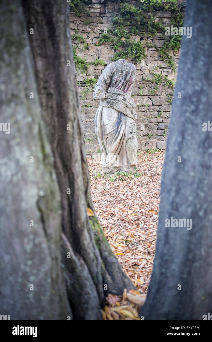 Statue without head hi-res stock photography and images - Alamy