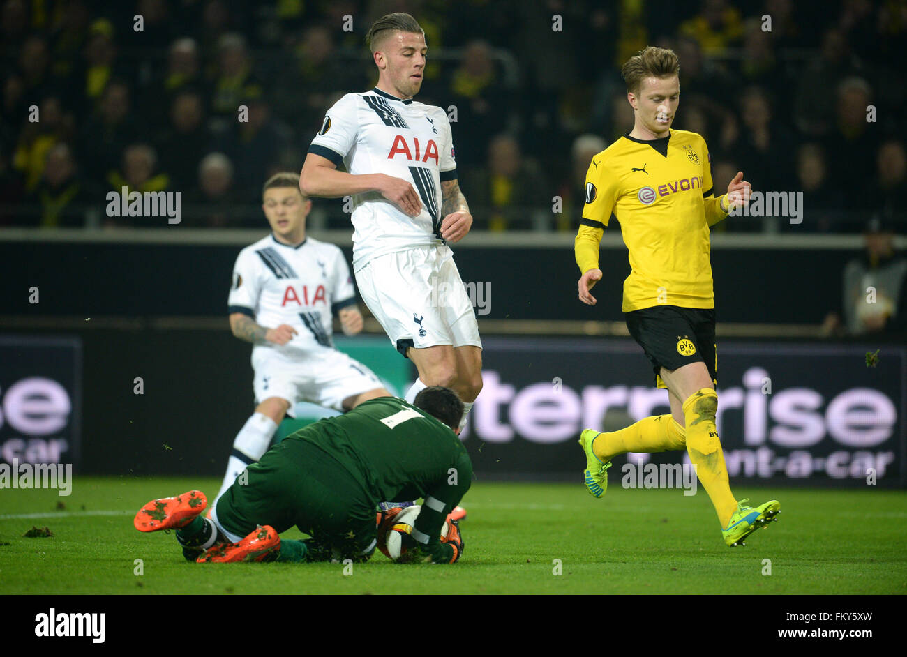 Dortmund, Germany. 10th Mar, 2016. Tottenham's goalkeeper Hugo Llloris ...
