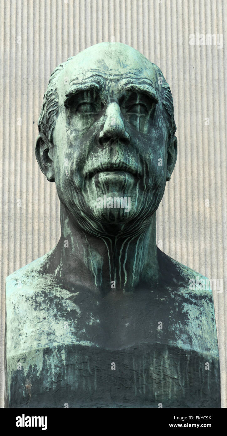 Bronze bust of Niels Bohr, nuclear physicist, professor and Nobel ...