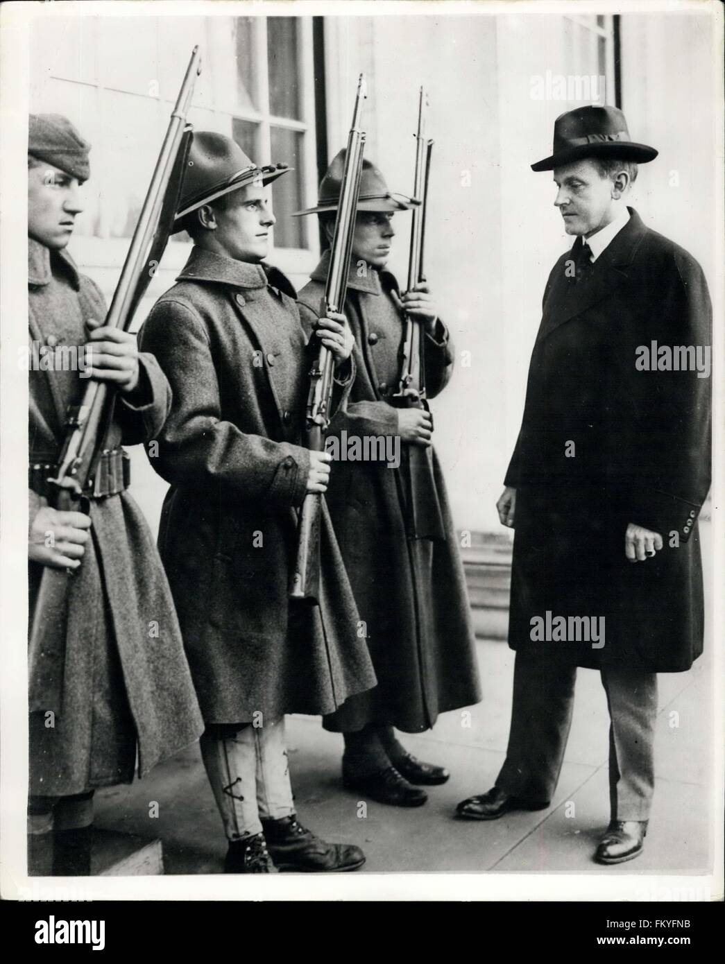 1919 - Calvin Coolidge inspects the Military Guard. Calvin Coolidge ...