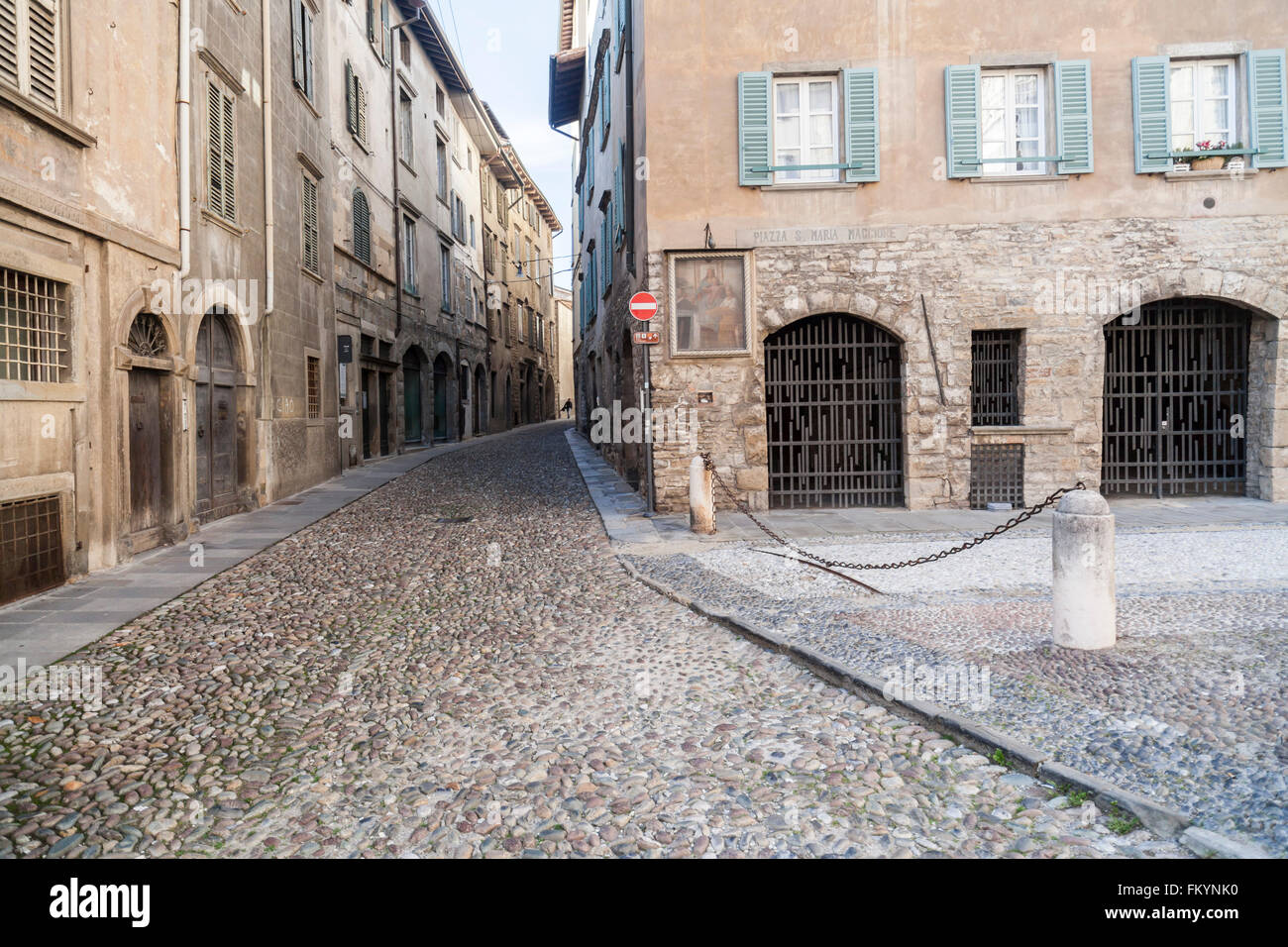 Medieval street view hi-res stock photography and images - Alamy