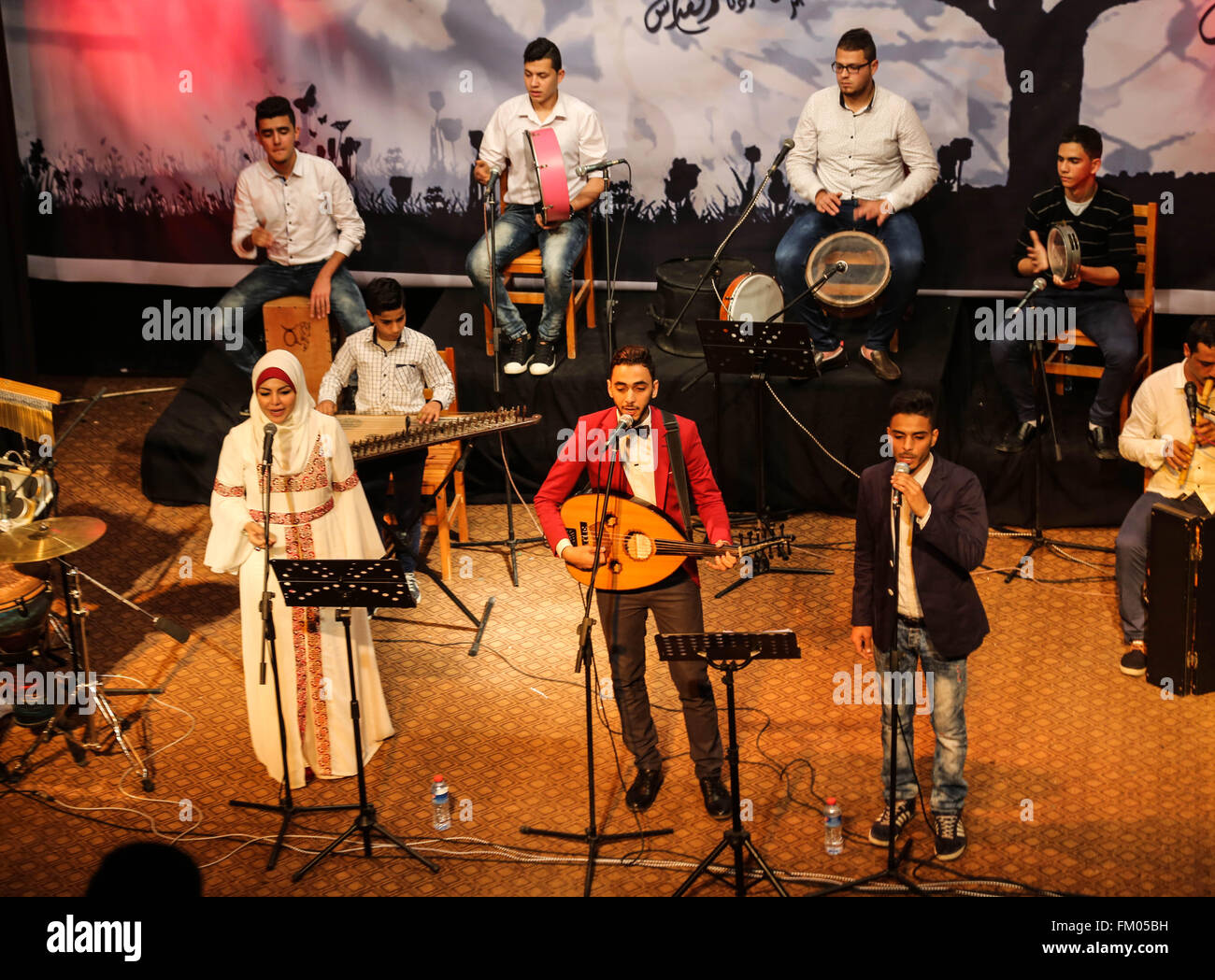 Gaza, Palestine. 10th Mar, 2016. Palestinian members of the Dawaween ...