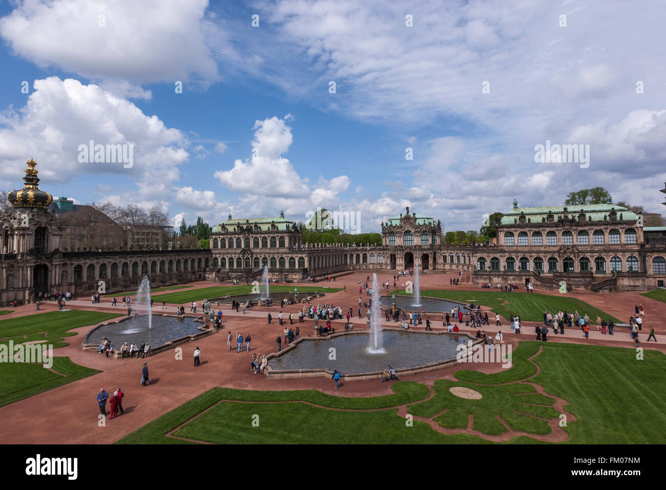 Courtyard with fountains hi-res stock photography and images - Alamy