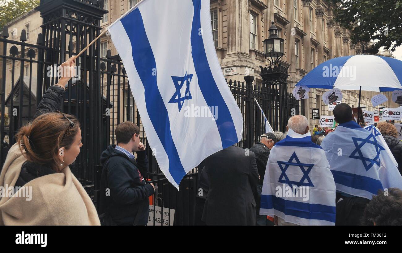 Pro Israeli supporters wave Israeli flags outside 10 Downing St, London ...
