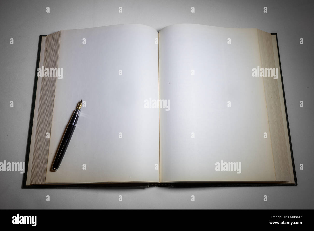 Blank white pages in an open hardcover book Stock Photo - Alamy Blank white pages in an open hardcover book Stock Photo - Alamy