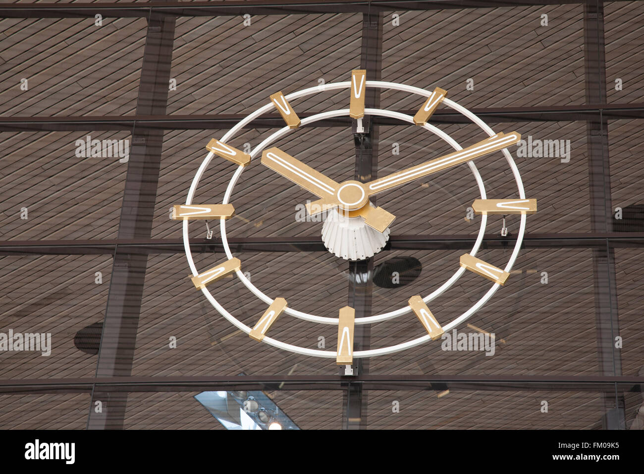 Centraal Station Clock, Rotterdam, Holland, Europe Stock Photo - Alamy