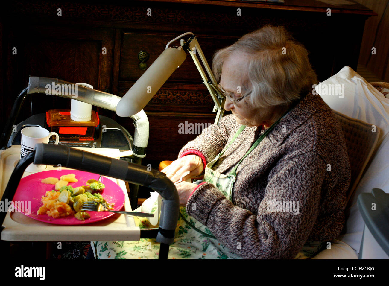 Lady seated hi-res stock photography and images - Alamy