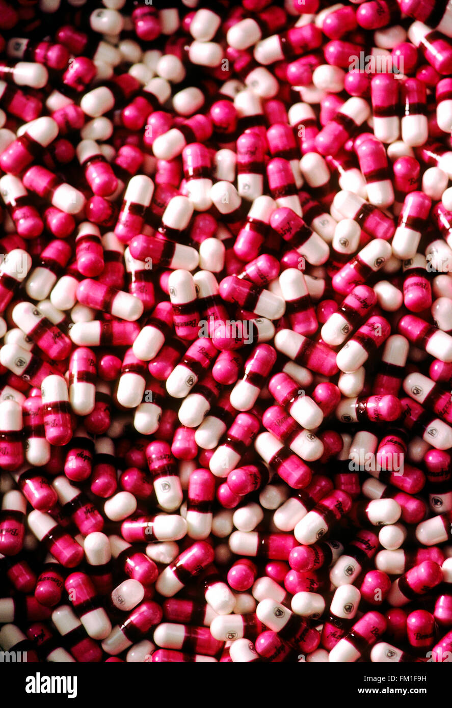 Close-up of time release pharmaceutical capsules Stock Photo - Alamy
