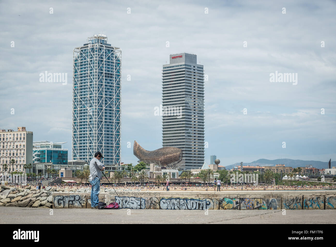 Frank gehry sculpture tower building hi-res stock photography and ...