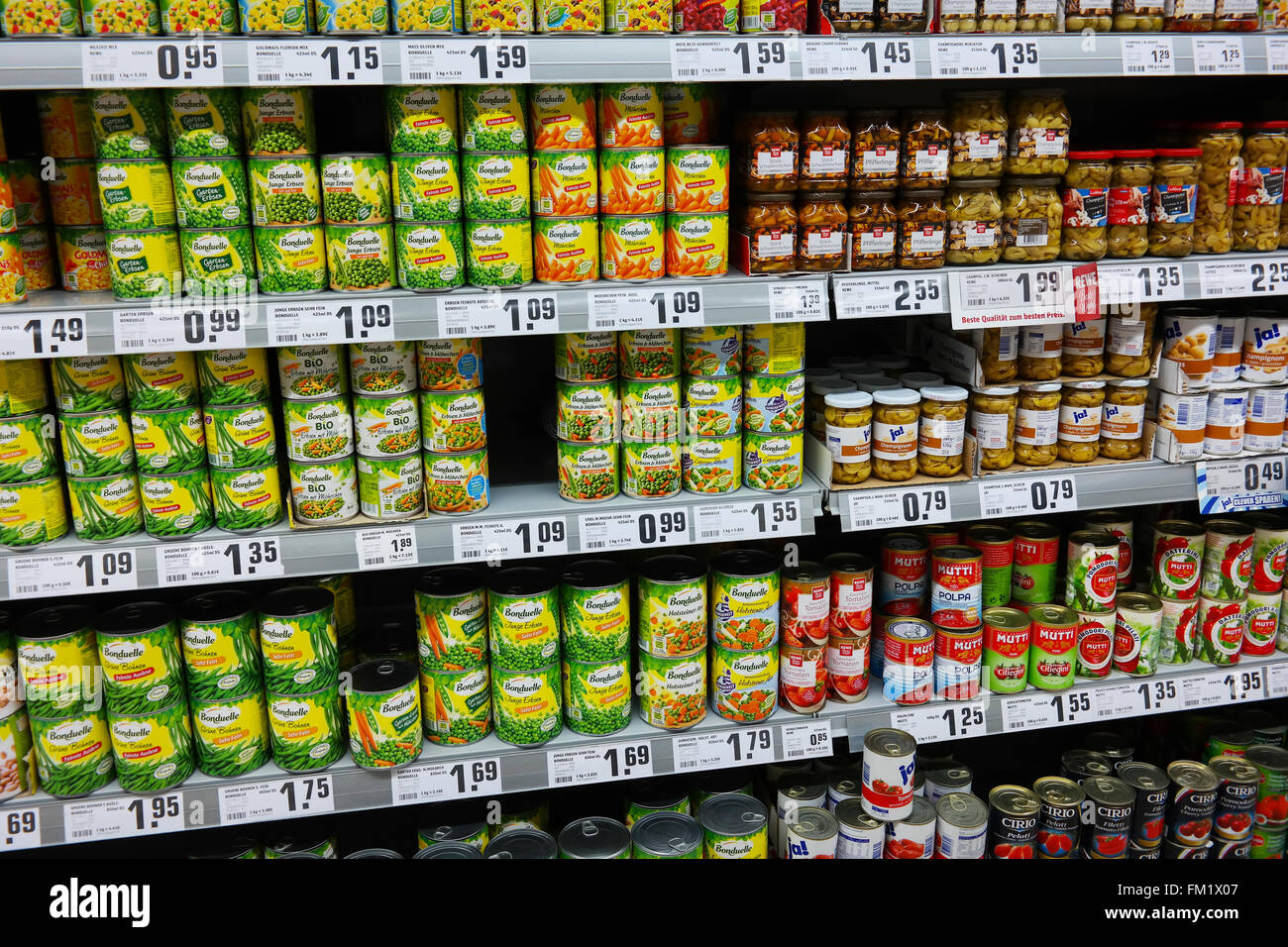 Tinned vegetables canned hi-res stock photography and images - Alamy