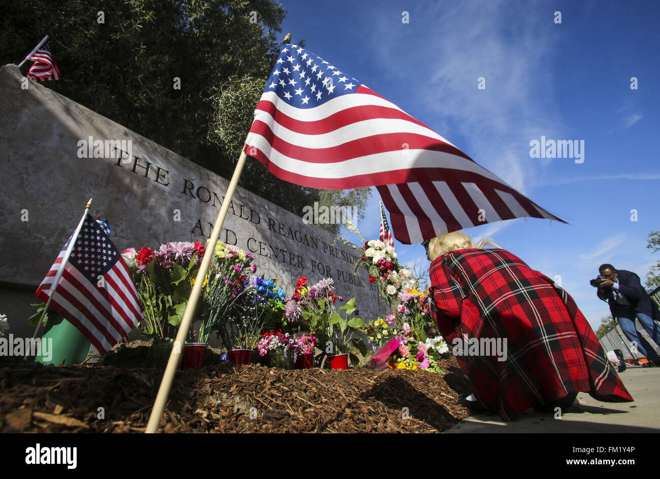 Los Angeles, California, USA. 10th Mar, 2016. People lay flowers at a ...