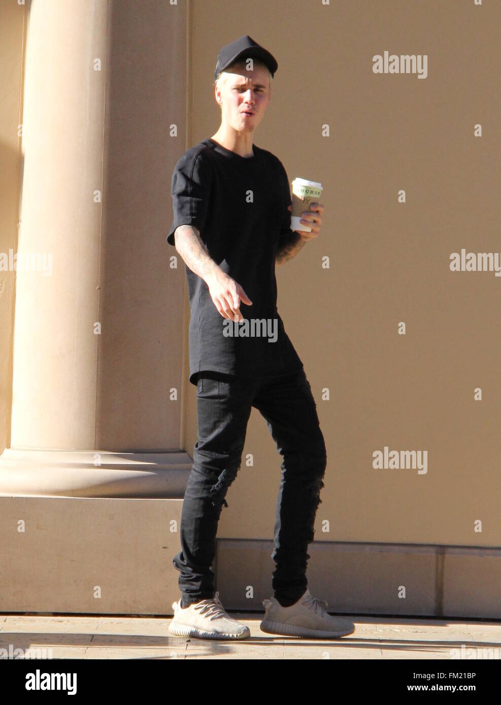 Justin Bieber gets coffee in Beverly Hills Featuring: Justin Bieber ...