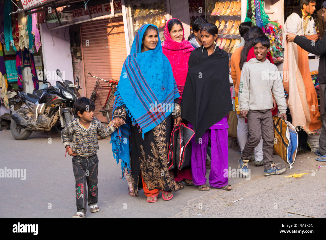 Indian family shopping hi-res stock photography and images - Alamy