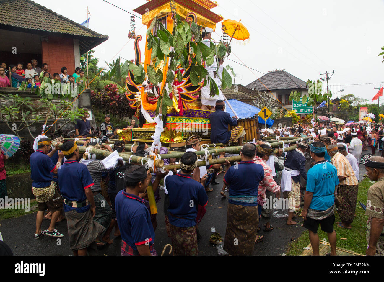 Bali funeral shrine procession the hi-res stock photography and images ...