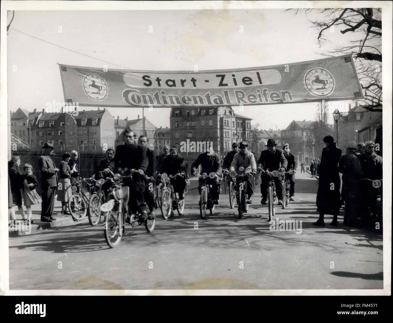 1943 - Racing of bicycles with motor: The first German Race of bicycles ...