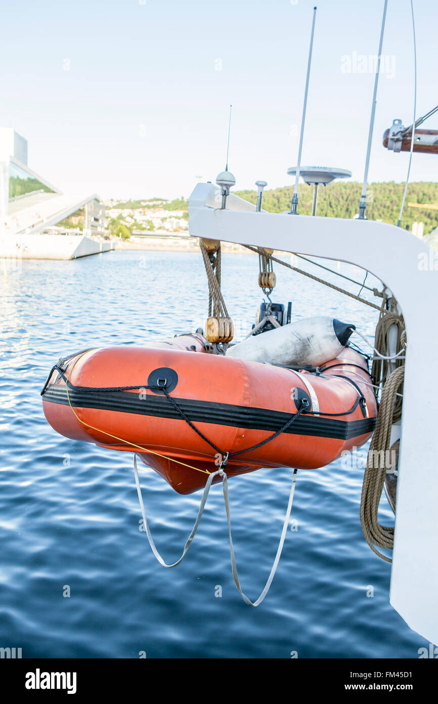 Lifeboat boat hi-res stock photography and images - Alamy