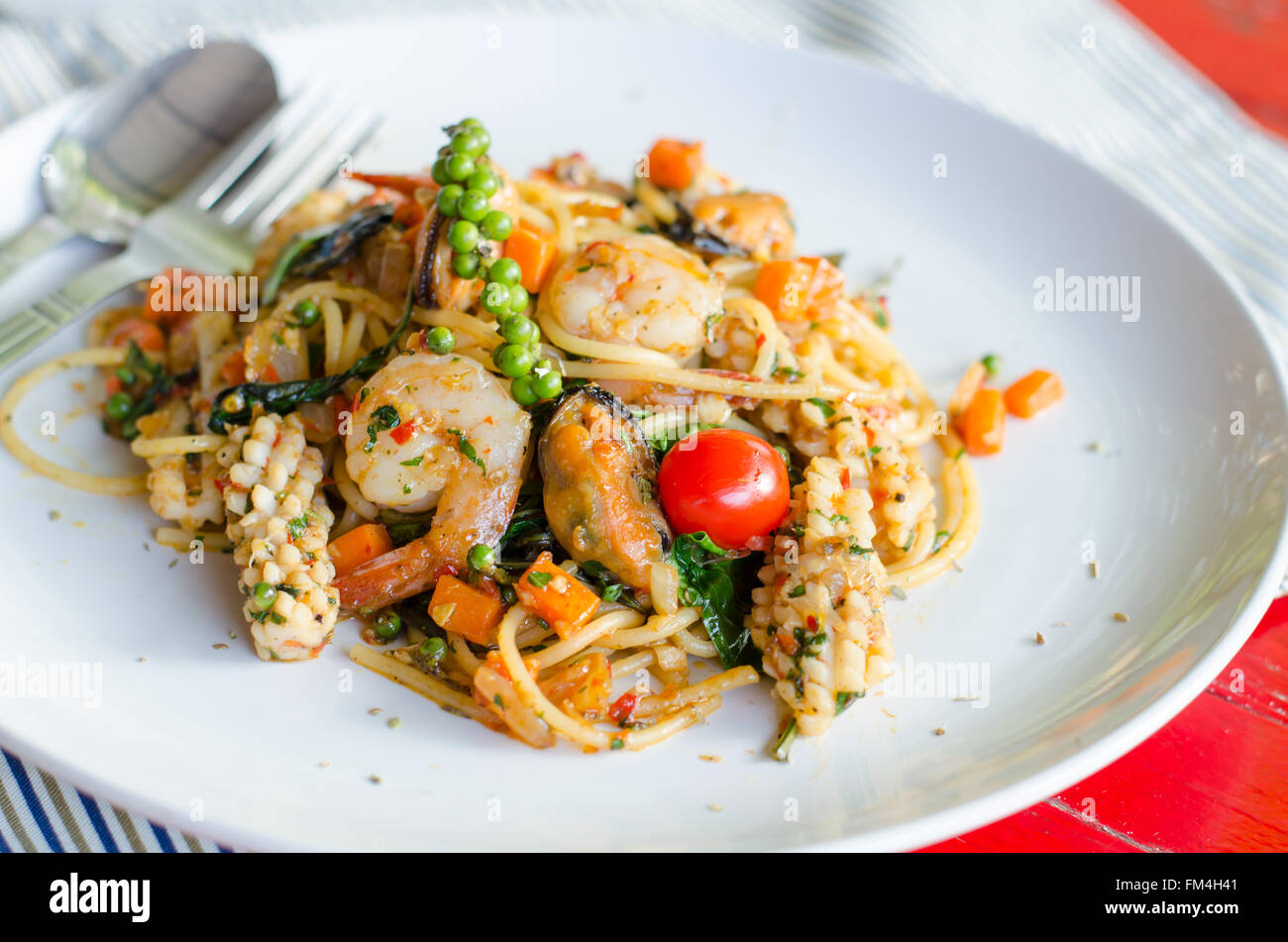 Spaghetti with spicy prawn Stock Photo - Alamy