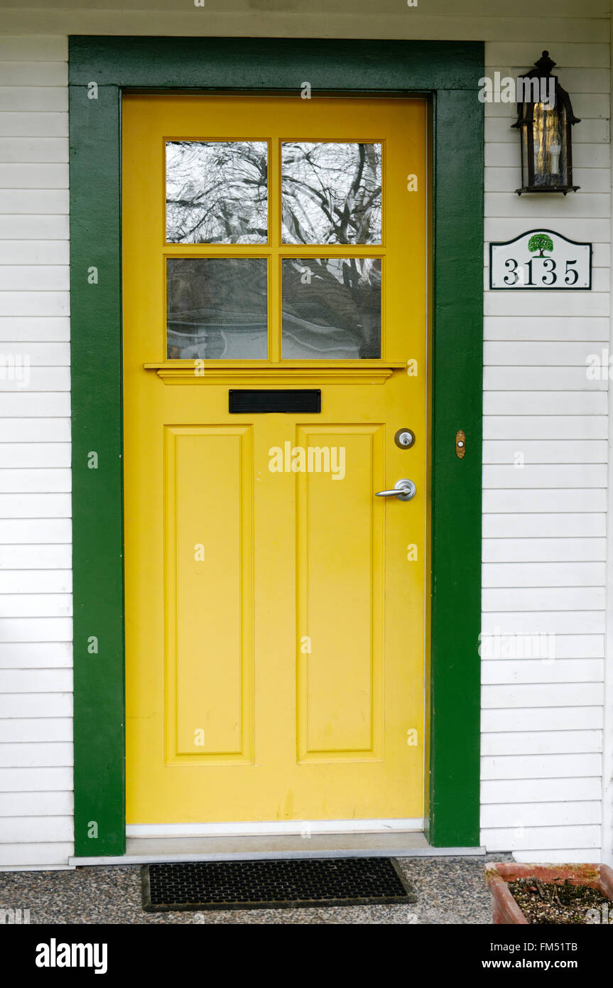 Wood door frame hi-res stock photography and images - Alamy