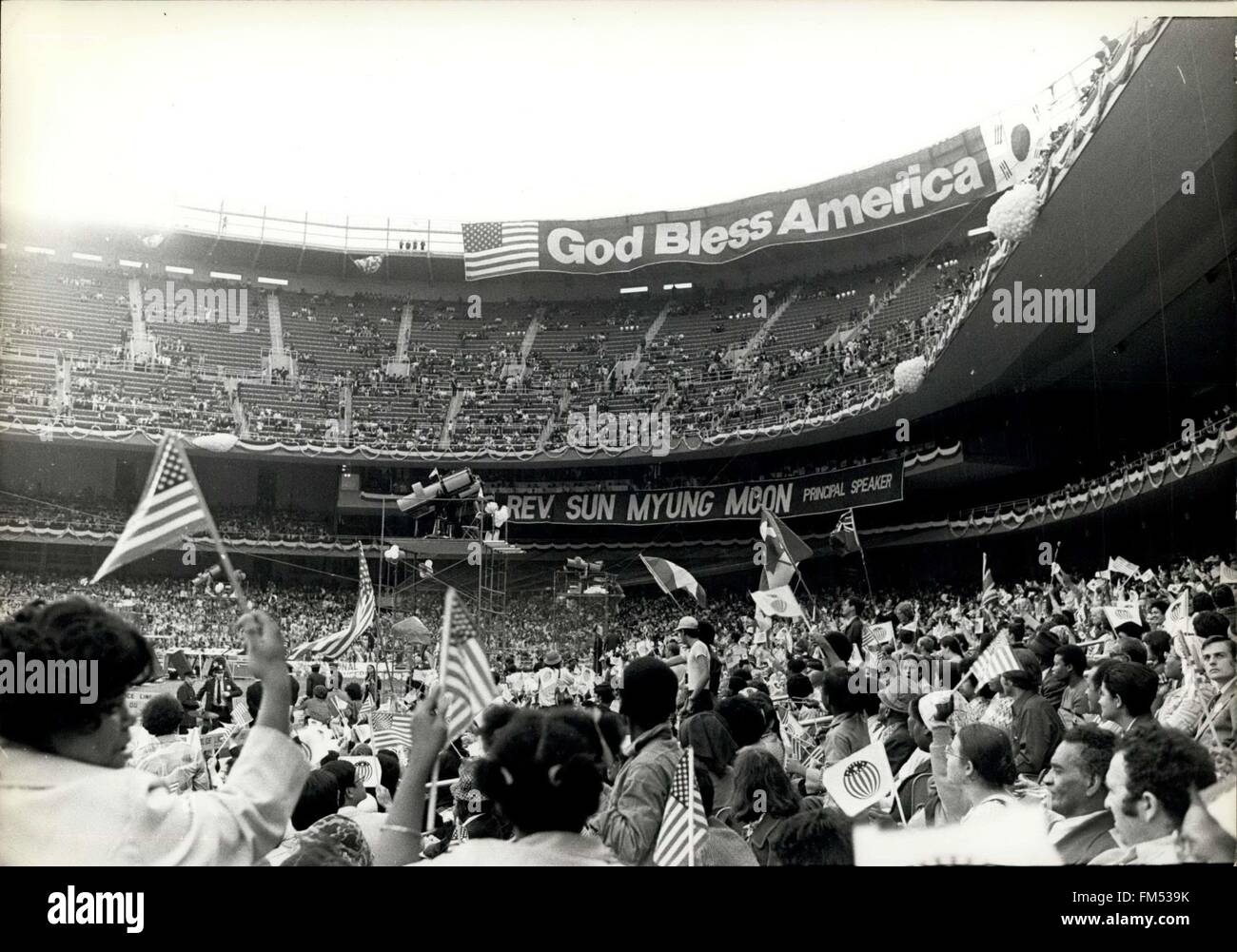 Moonies cult hi-res stock photography and images - Alamy