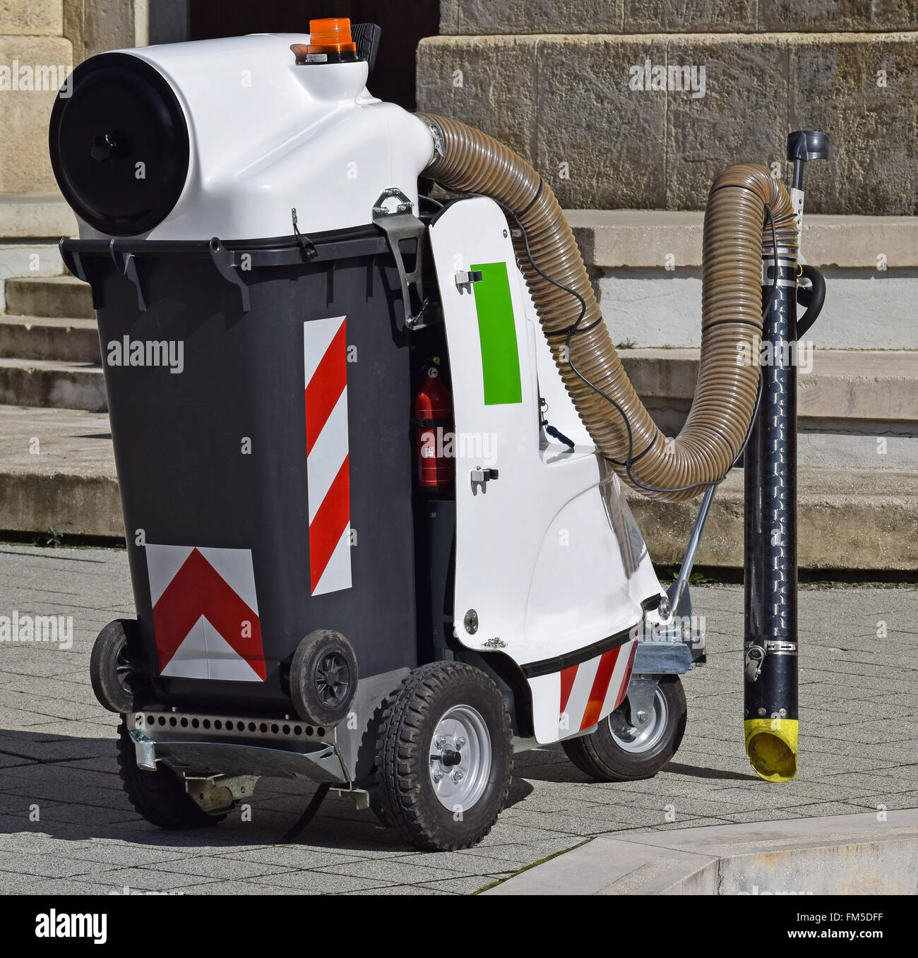 City street sweeper sweeping cleaning hi-res stock photography and ...