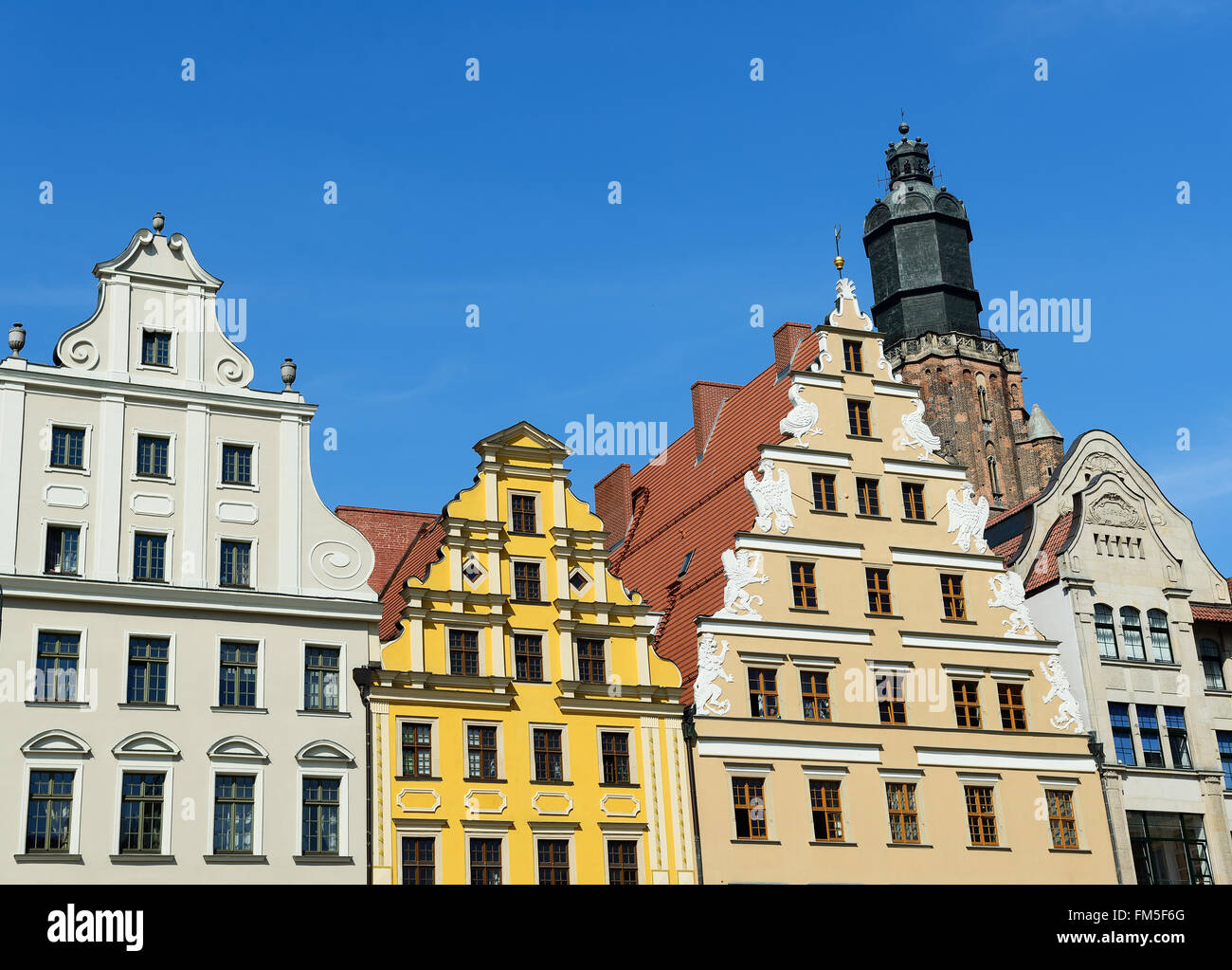 Facades of colour buildings on the old square in Wroclaw, Poland Stock ...