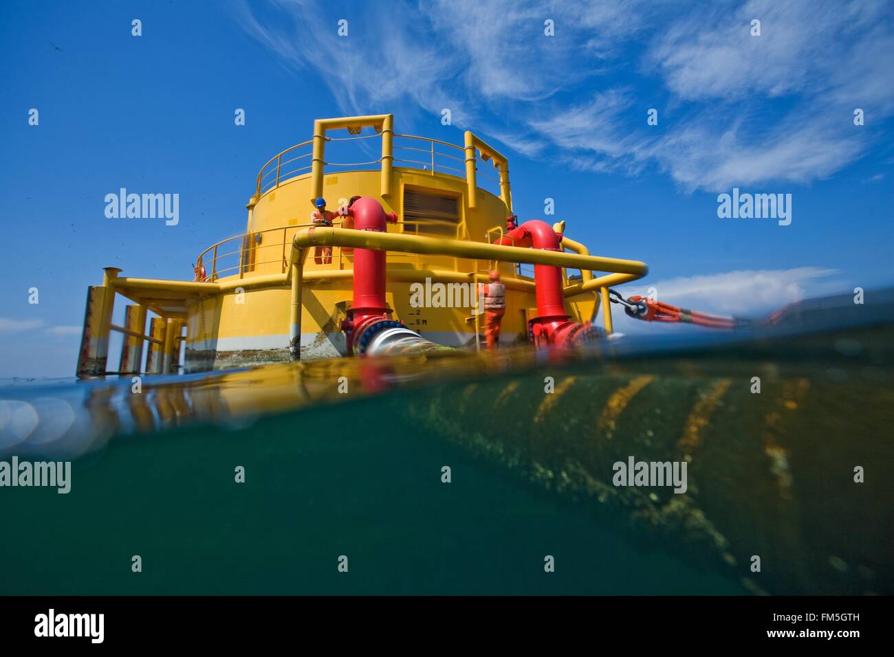 Oil rig and underwater hi-res stock photography and images - Alamy