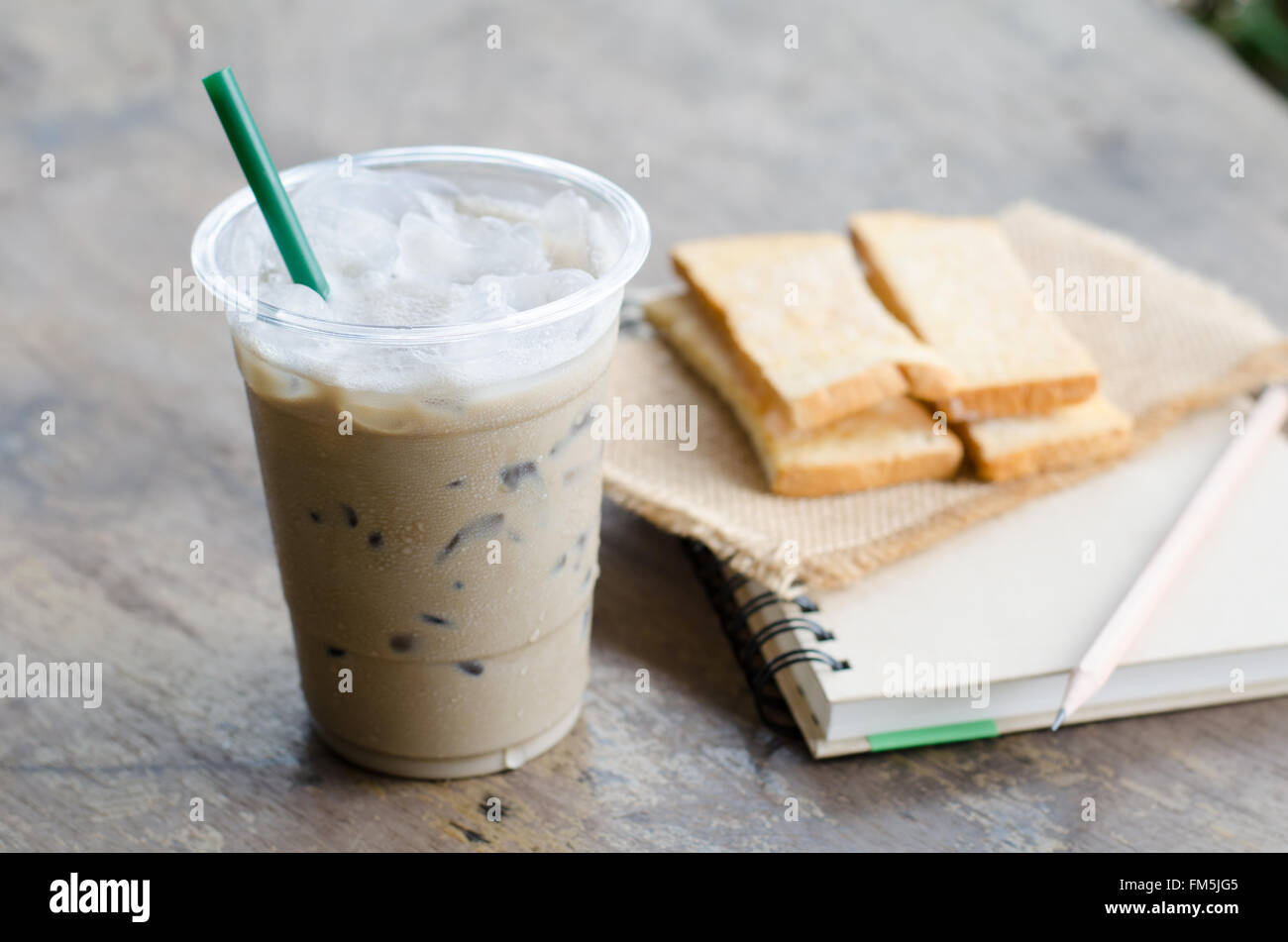 hojicha ice tea Stock Photo - Alamy